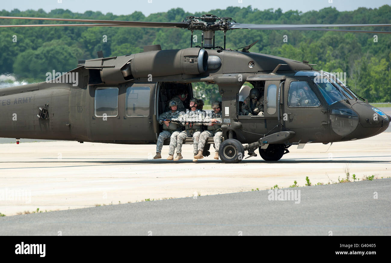 Outside guard hi-res stock photography and images - Alamy