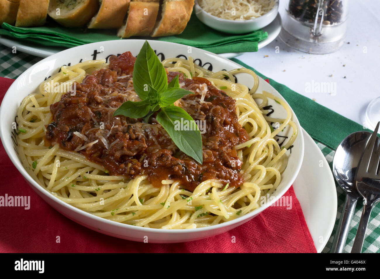 Spaghetti bolognese garlic bread hi-res stock photography and images ...