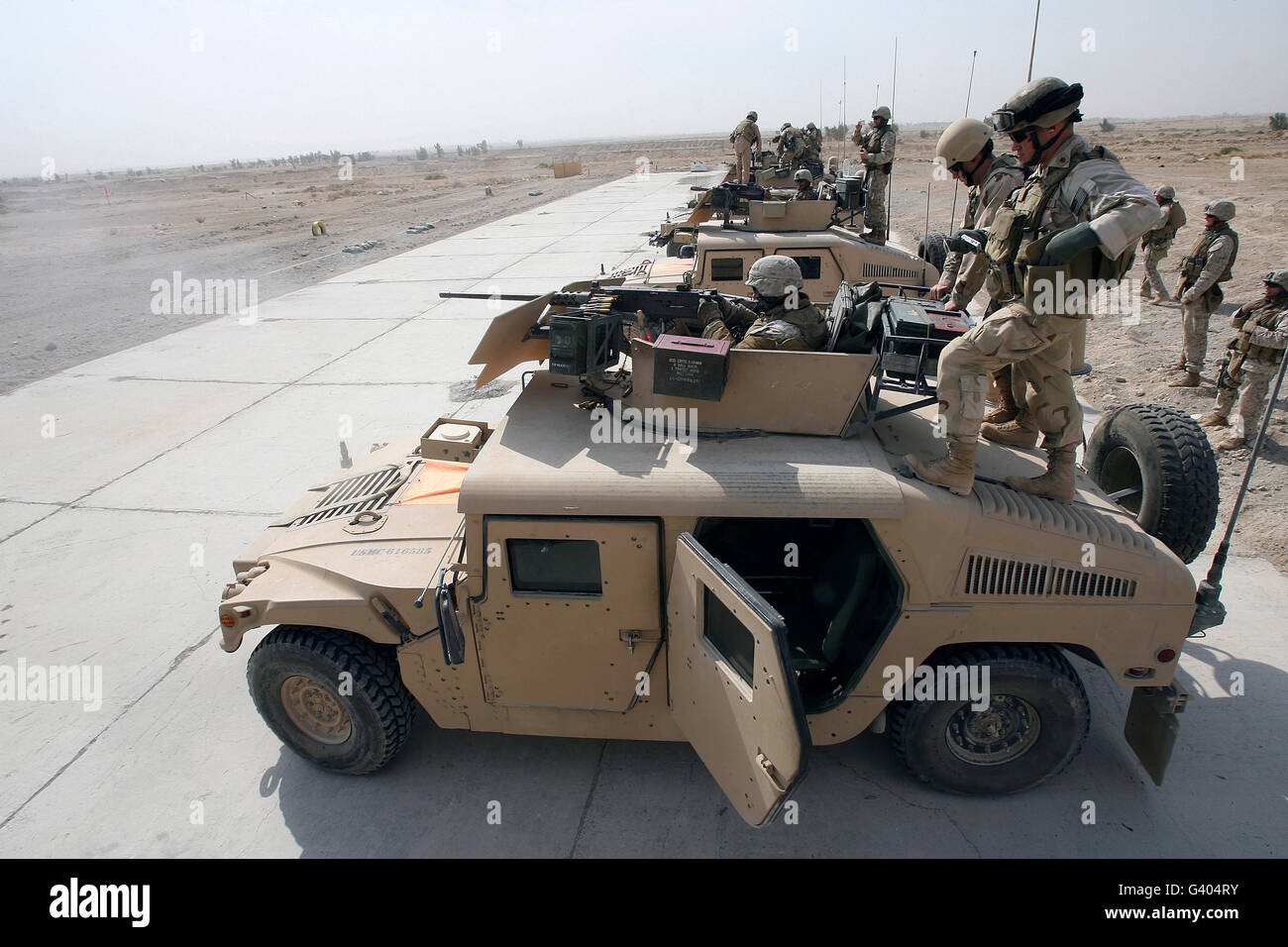 Machine gun in side hi-res stock photography and images - Alamy