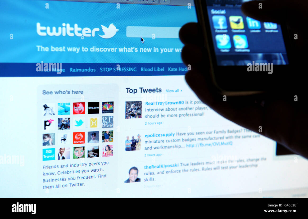 Football and twitter hi-res stock photography and images - Alamy