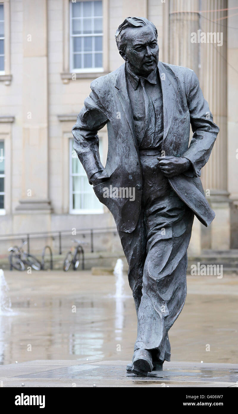 Statue Harold Wilson Huddersfield West High Resolution Stock ...