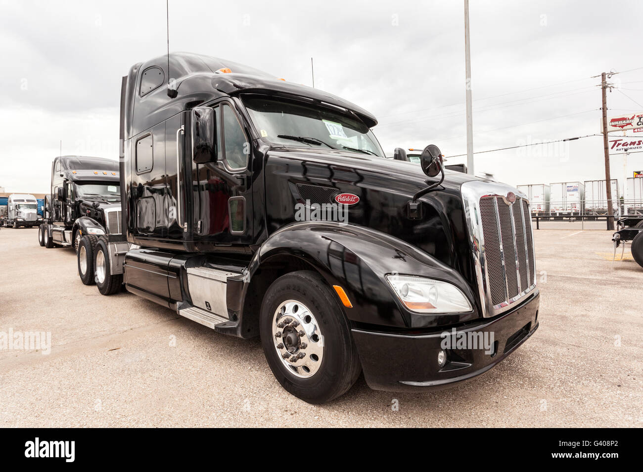 Peterbilt Model 587 Semitrailer Truck Stock Photo - Alamy