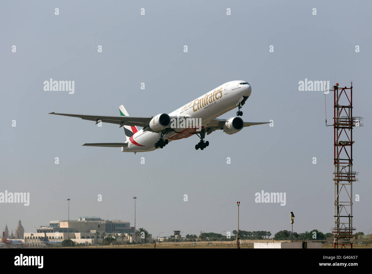 Boeing 777 flying airborne hi-res stock photography and images - Alamy