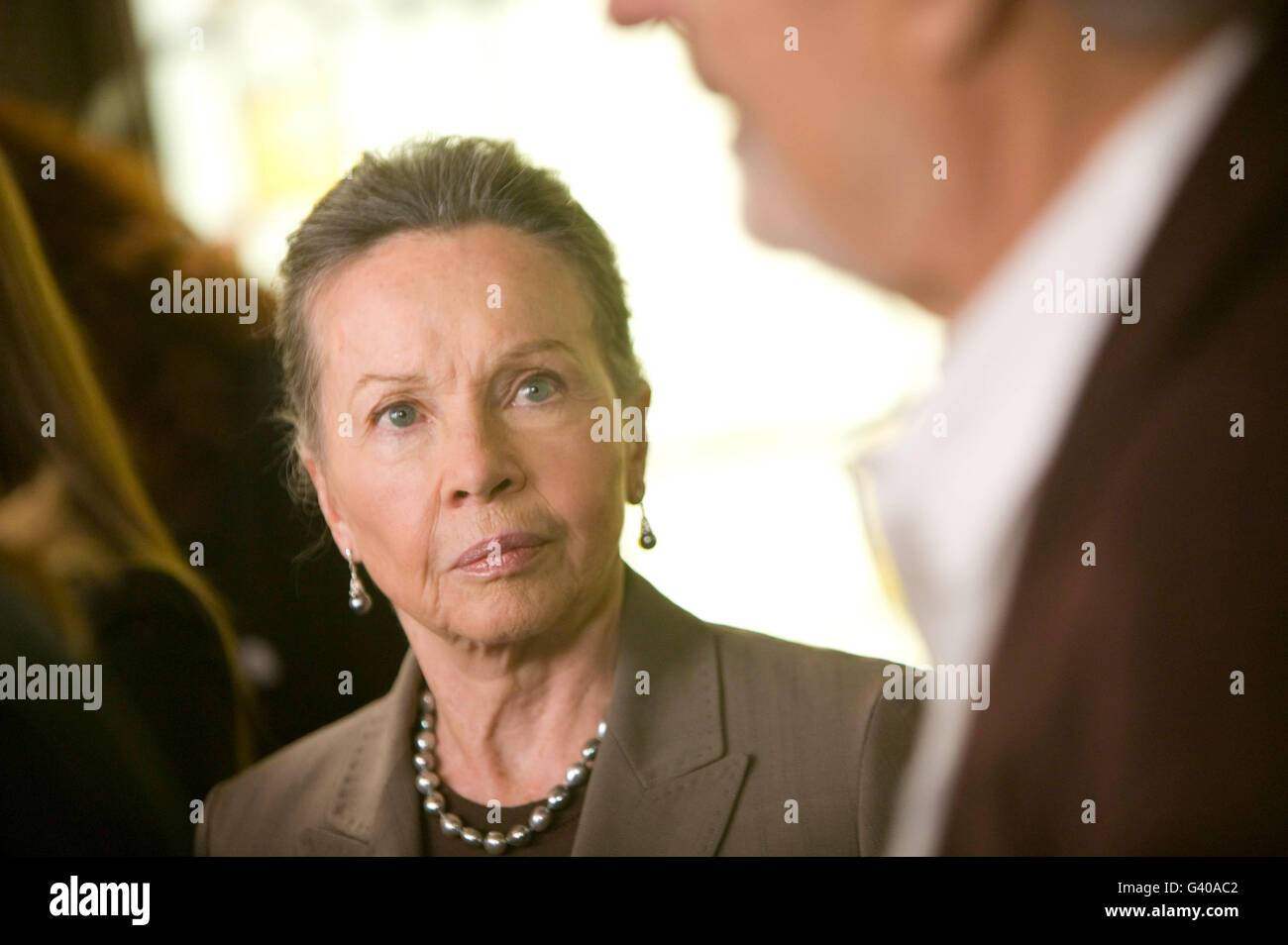 Tv show actor set hi-res stock photography and images - Alamy