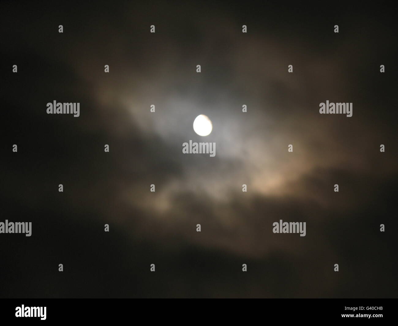 Cloudy sky night hi-res stock photography and images - Alamy