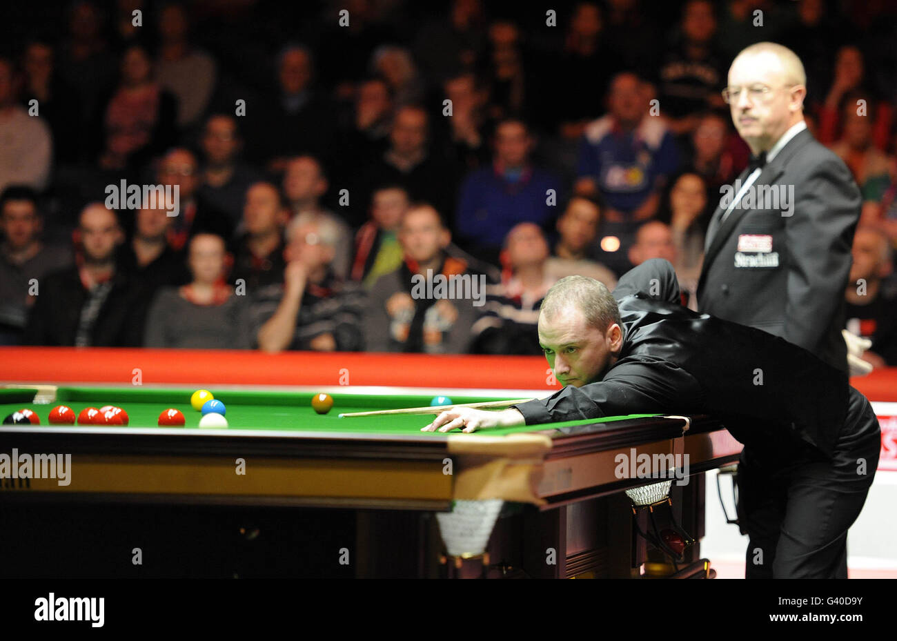 Graeme Dott in action against John Higgins during the Ladbrokes Mobile ...