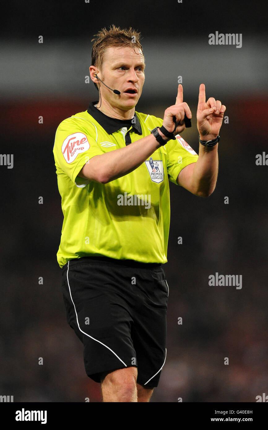 Arsenal manchester city referee hi-res stock photography and images - Alamy