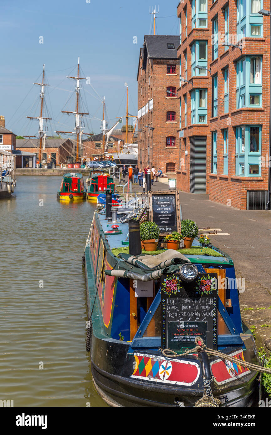 Narrow Boats and Tall Ships at Gloucester Docks Stock Photo - Alamy
