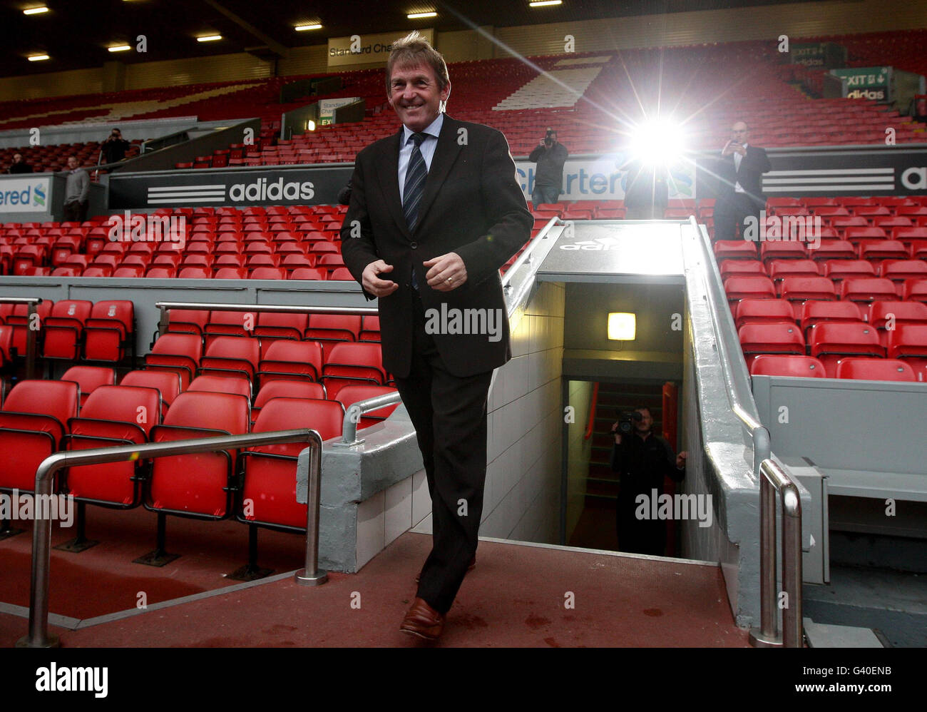 Soccer liverpool full length smiling seating mangms datacoapplies hi ...