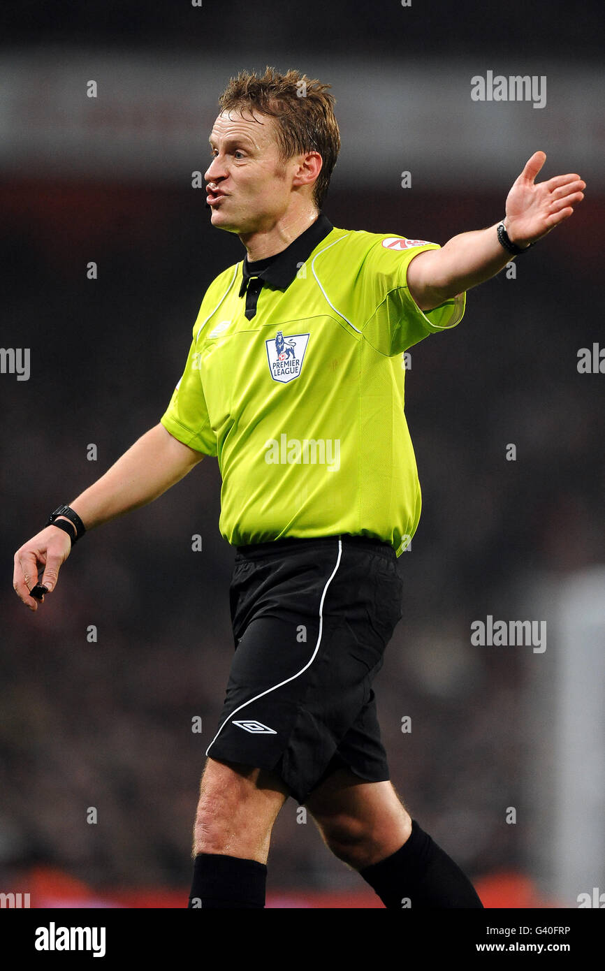 Arsenal manchester city referee hi-res stock photography and images - Alamy