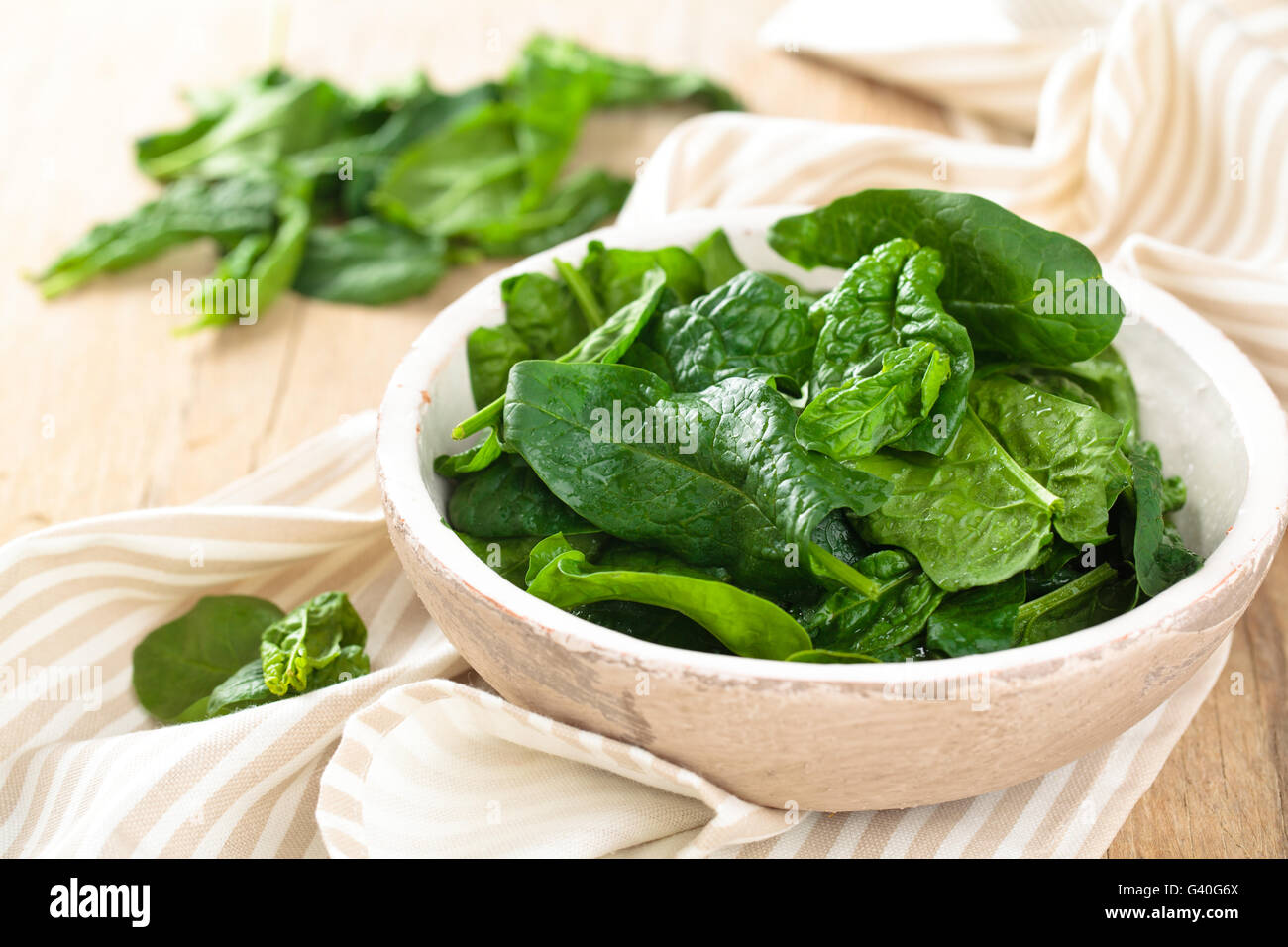 Real spinach hi-res stock photography and images - Alamy