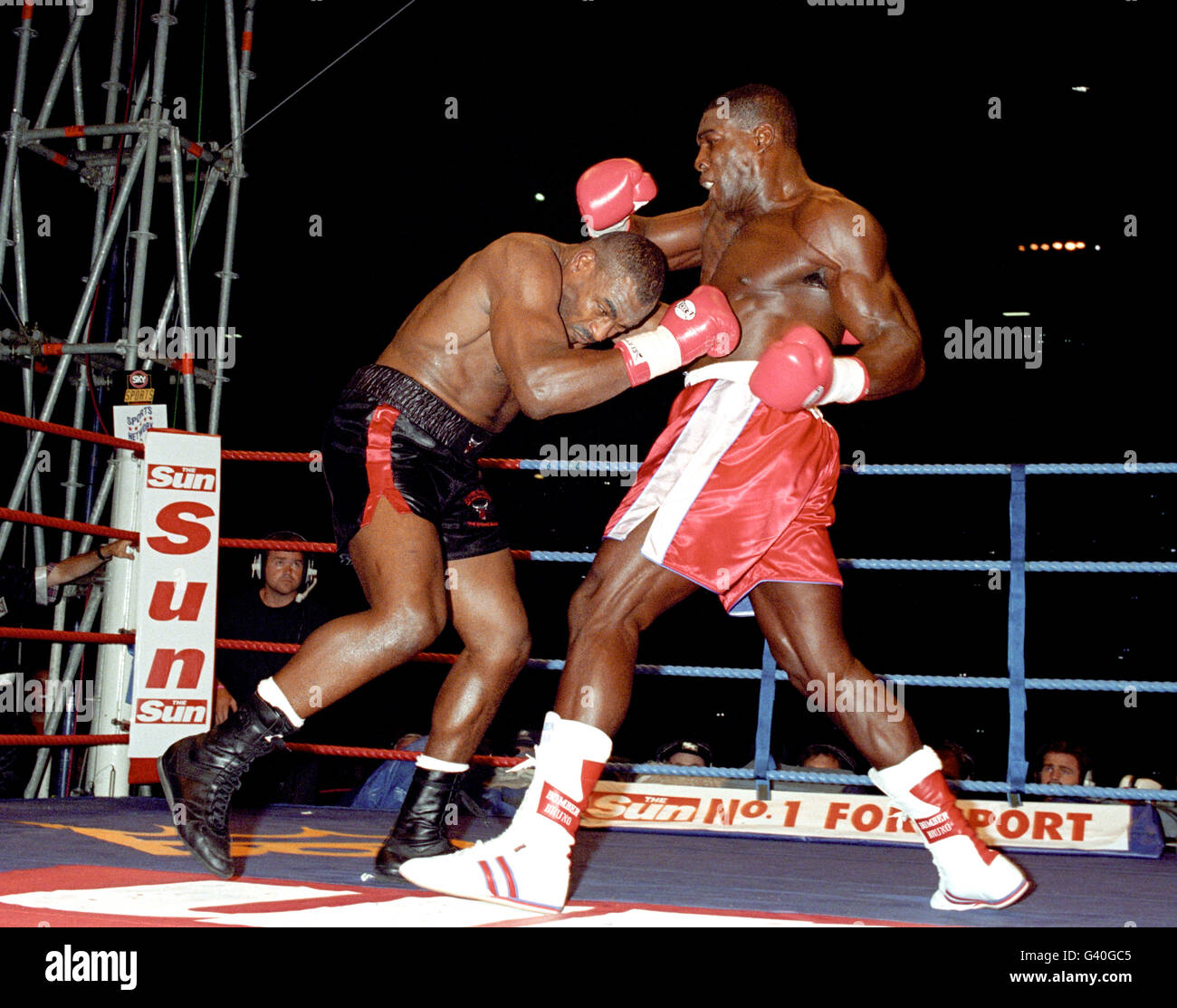 Challenger Frank Bruno puts WBC Heavyweight champion Oliver McCall ...