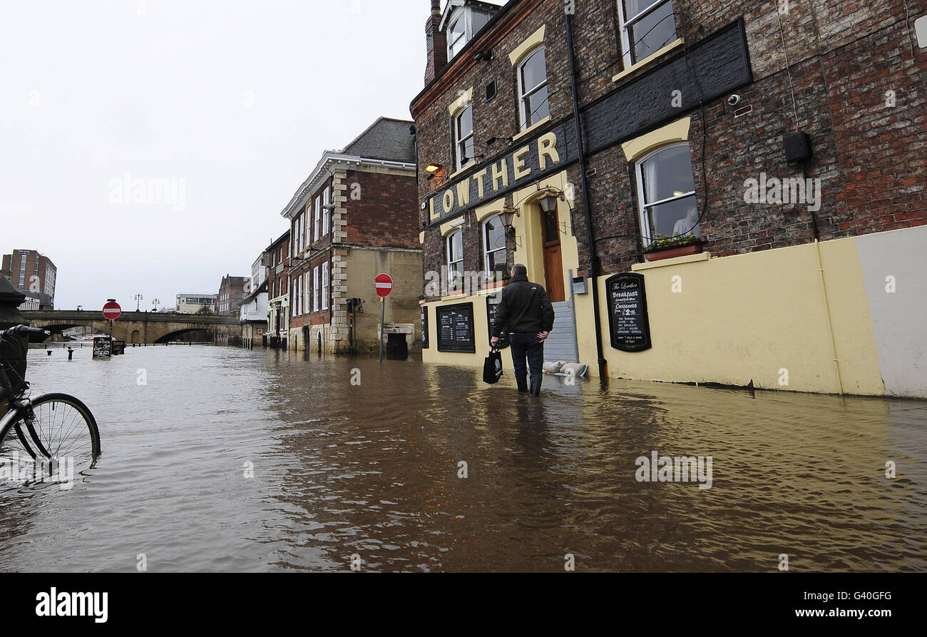 Heavy rainfall brings floodwater from the River Ouse into riverside ...