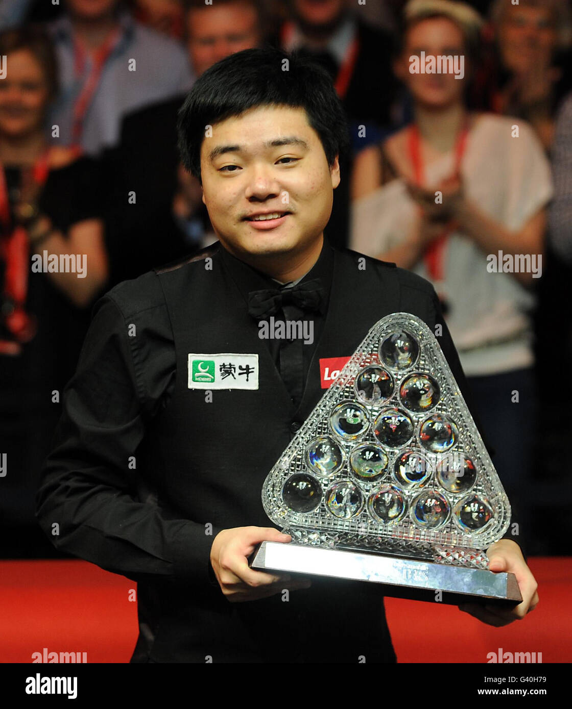 Chinas ding junhui ladbrokes mobile masters final wembley arena hi-res ...