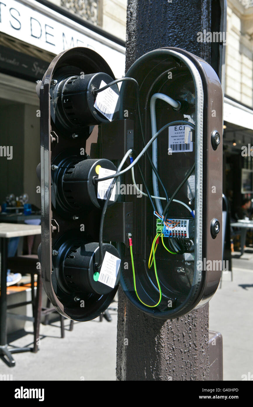 Broken Traffic Light High Resolution Stock Photography and Images - Alamy