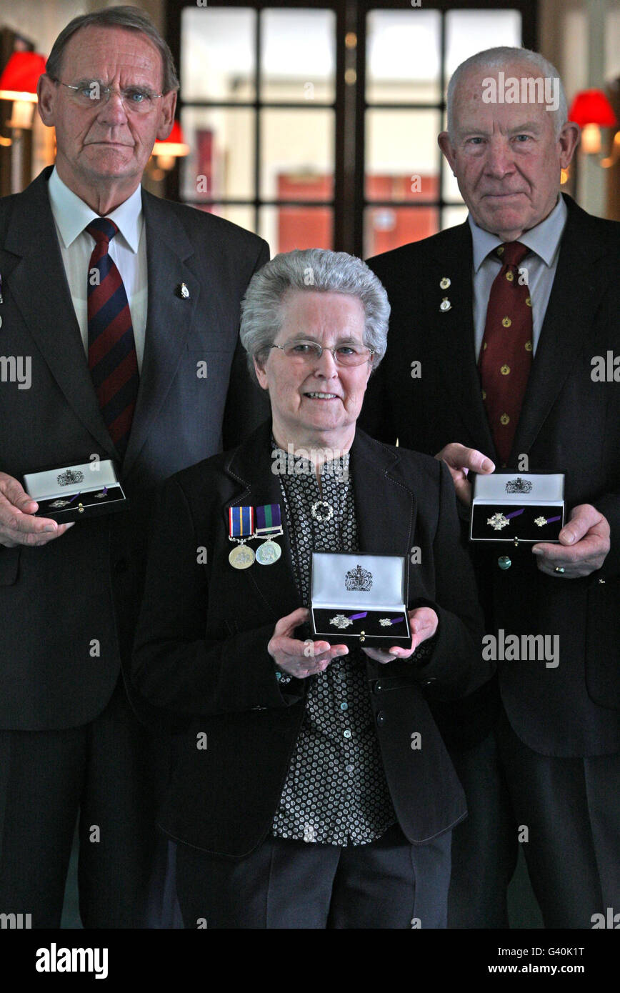 Elizabeth Cross medal giving ceremony Stock Photo - Alamy