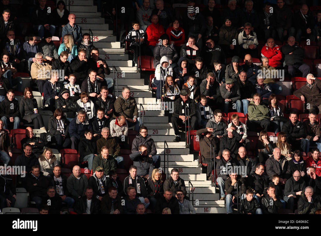 Heart of midlothian fans in the stands hi-res stock photography and ...