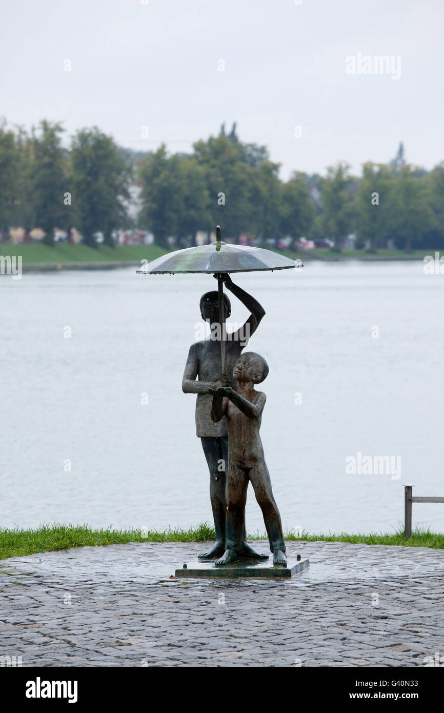 Umbrella statue hi-res stock photography and images - Alamy