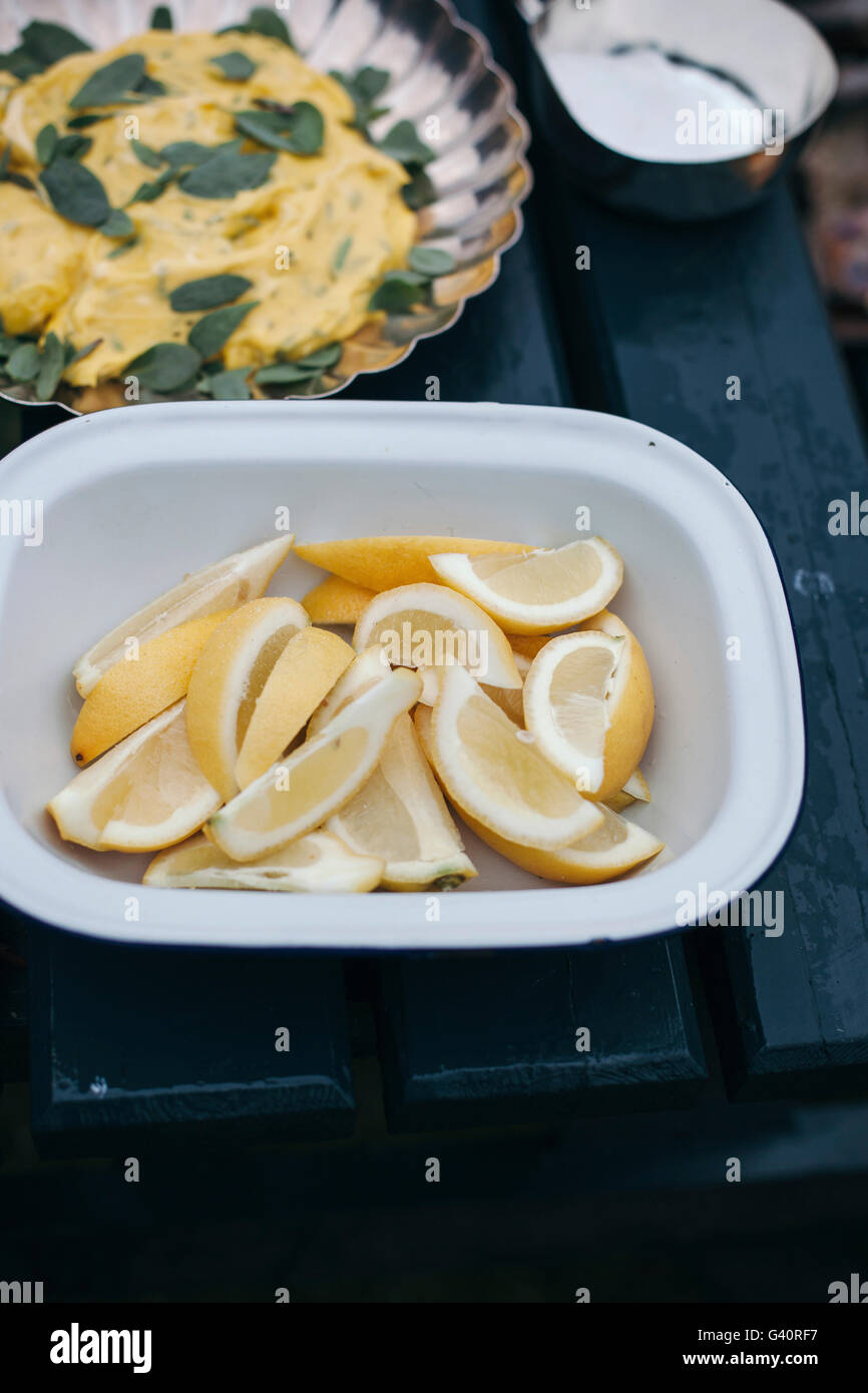 Lemons in white bowl hi-res stock photography and images - Alamy