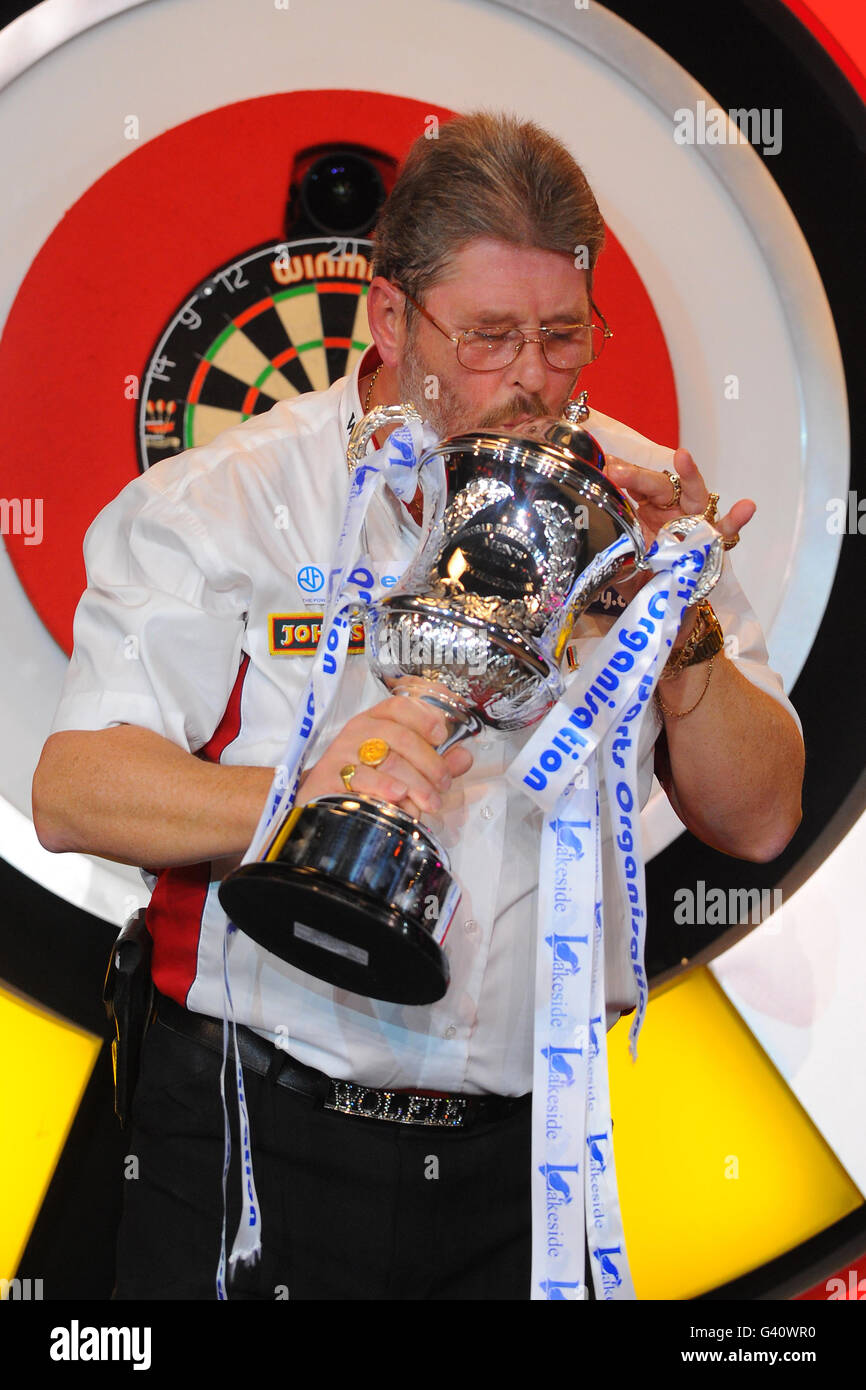 England's Martin Adams celebrates winning the BDO World Professional ...