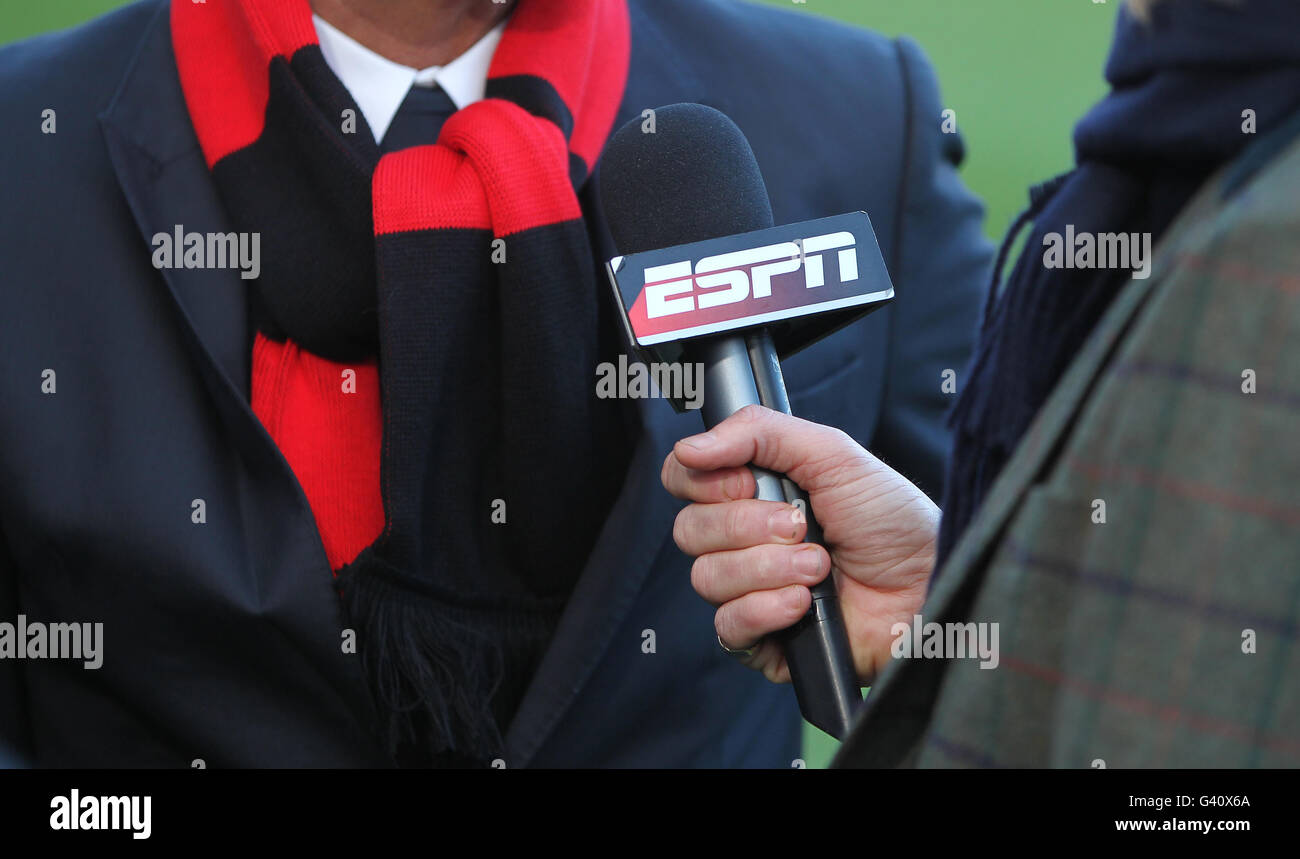 Pitchside microphone hi-res stock photography and images - Alamy