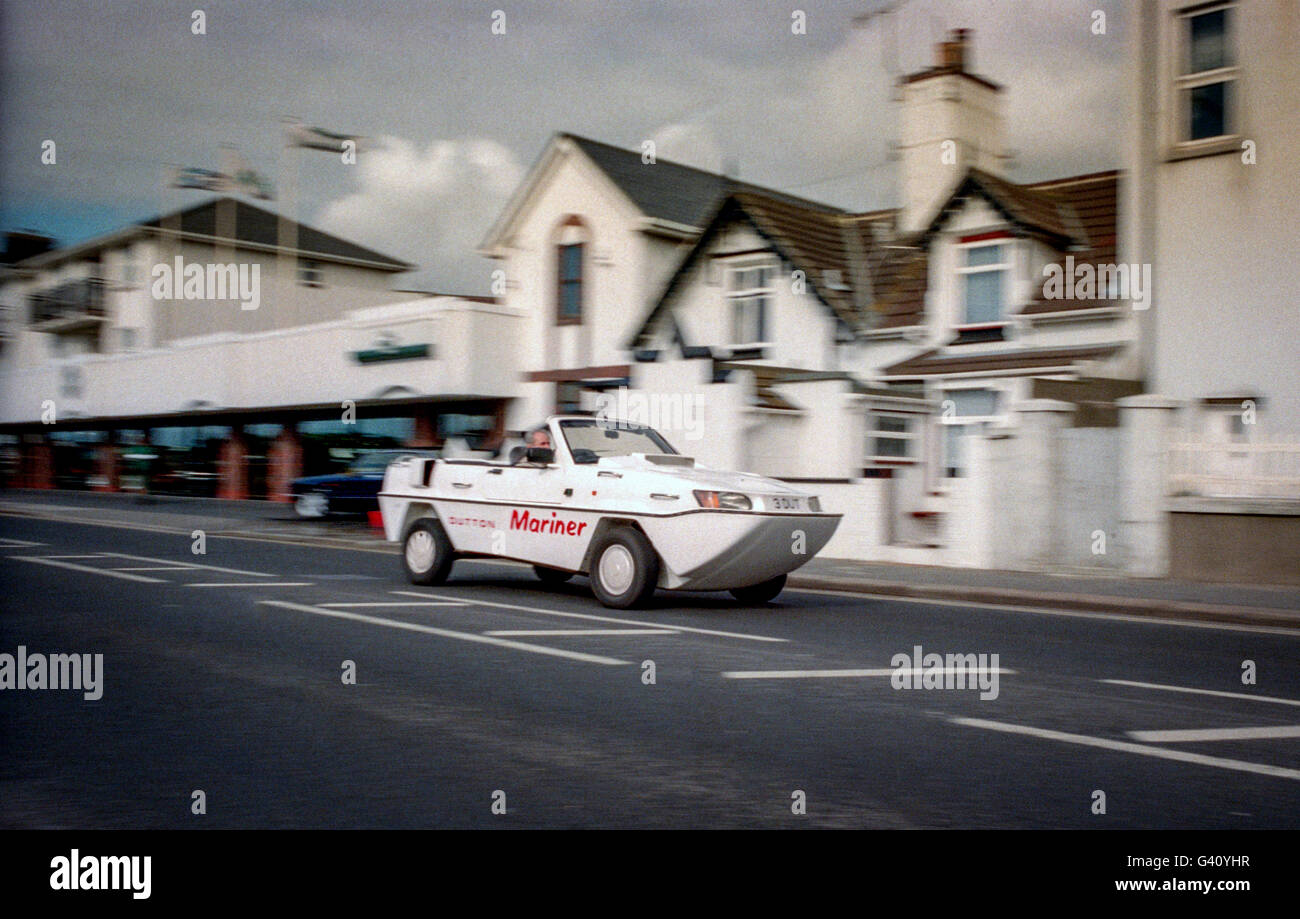 Dutton mariner amphibious car hi-res stock photography and images - Alamy