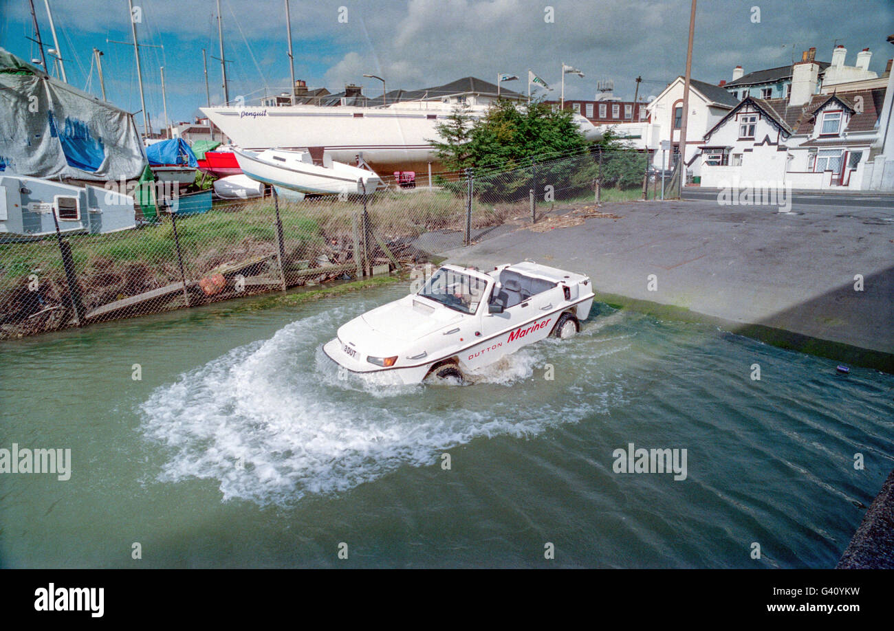 Dutton mariner amphibious car hi-res stock photography and images - Alamy