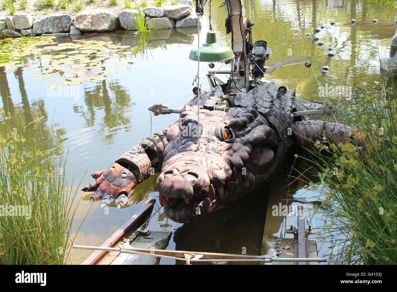 Mechanic statue hi-res stock photography and images - Alamy