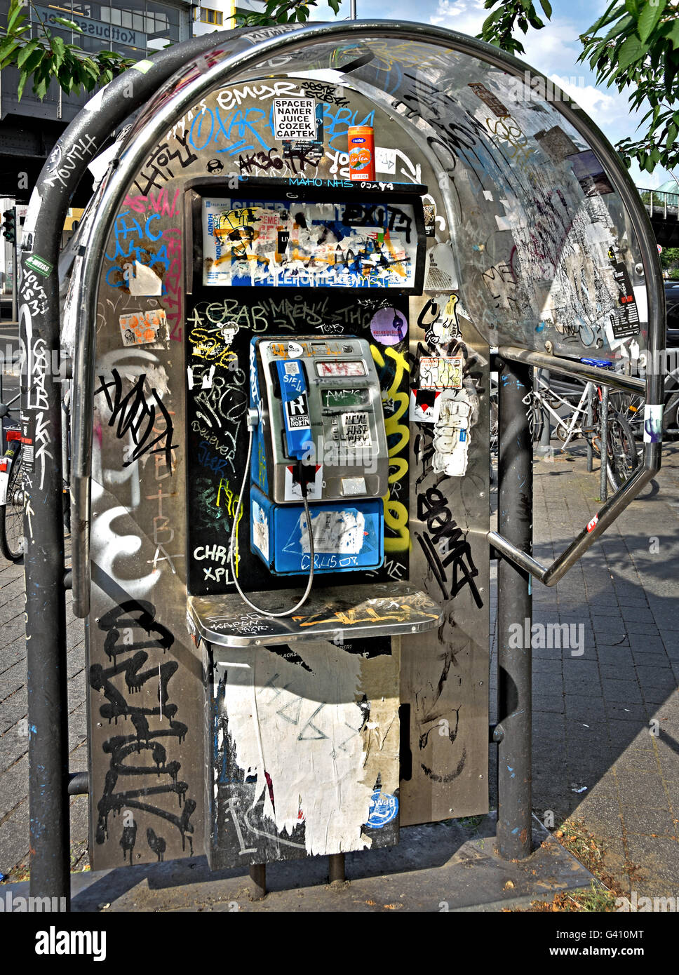 Telephone booth berlin hi-res stock photography and images - Alamy
