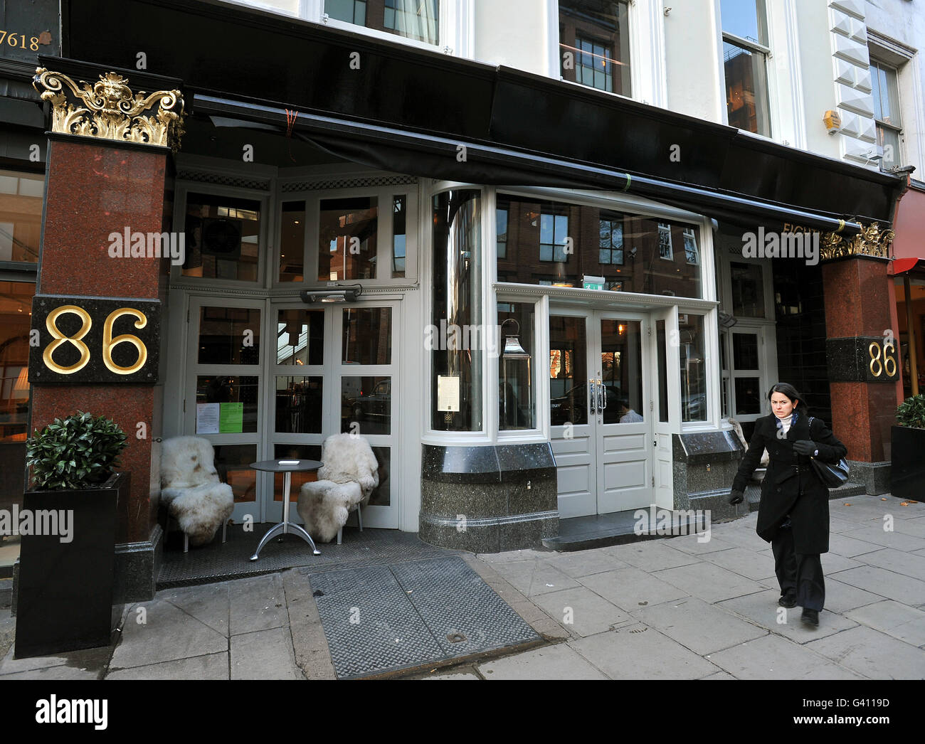 The Bar 86, in Fulham Road west London Stock Photo - Alamy
