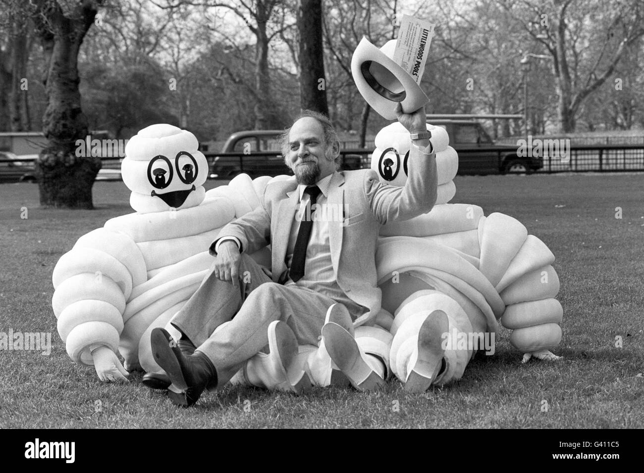 Lifestyle - Pools Win - London Stock Photo - Alamy