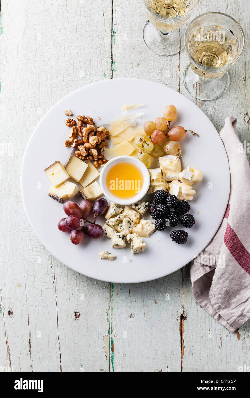 Grapes on plate hi-res stock photography and images - Alamy