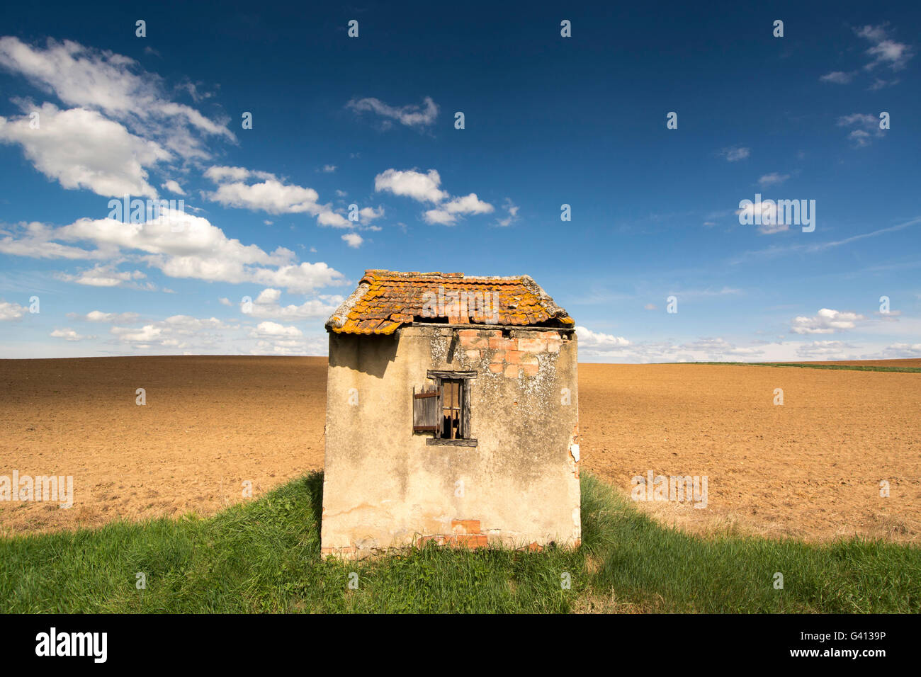 Old stone hut hi-res stock photography and images - Alamy