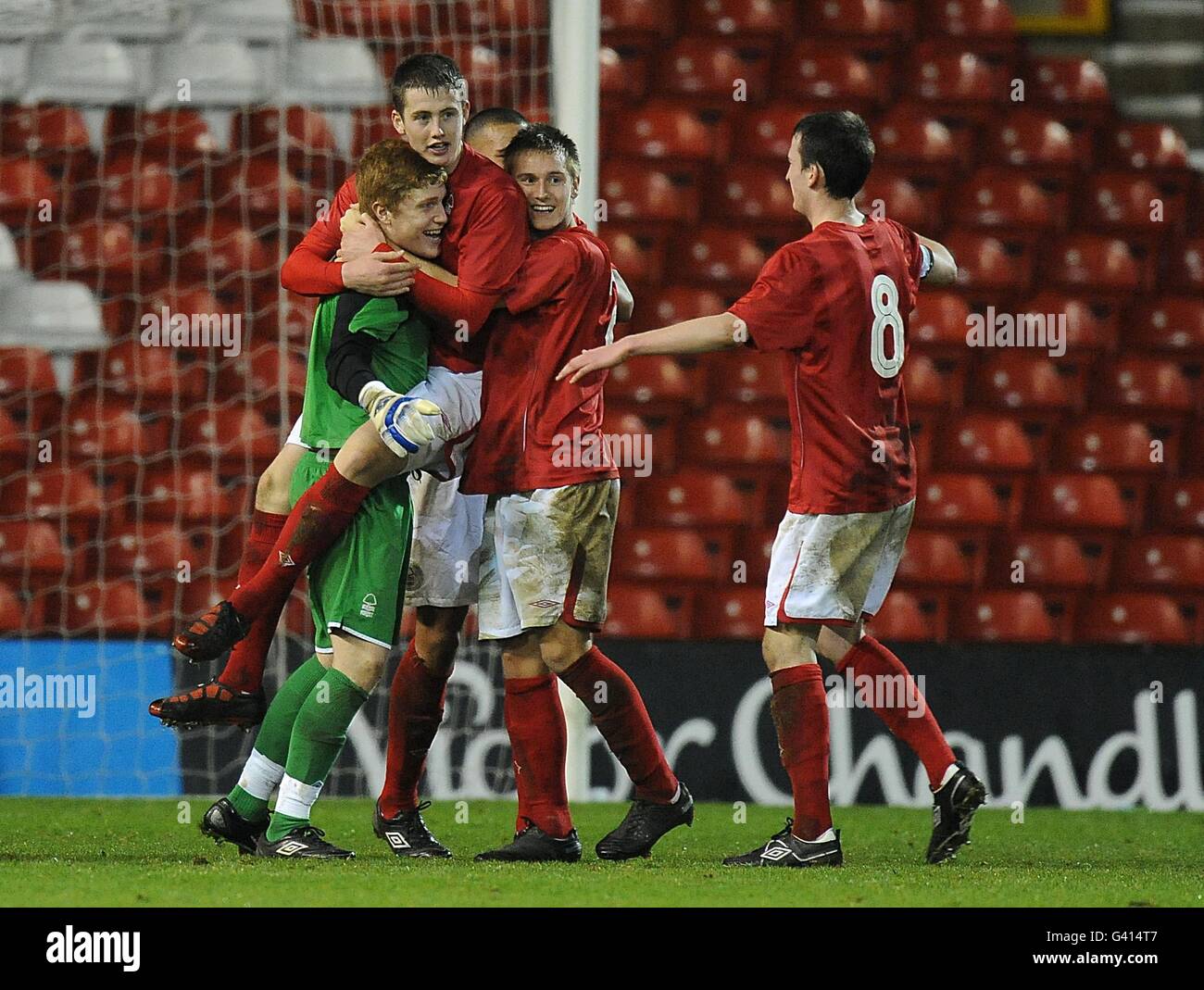 Nottingham forest players celebrate at the final whistle hi-res stock ...