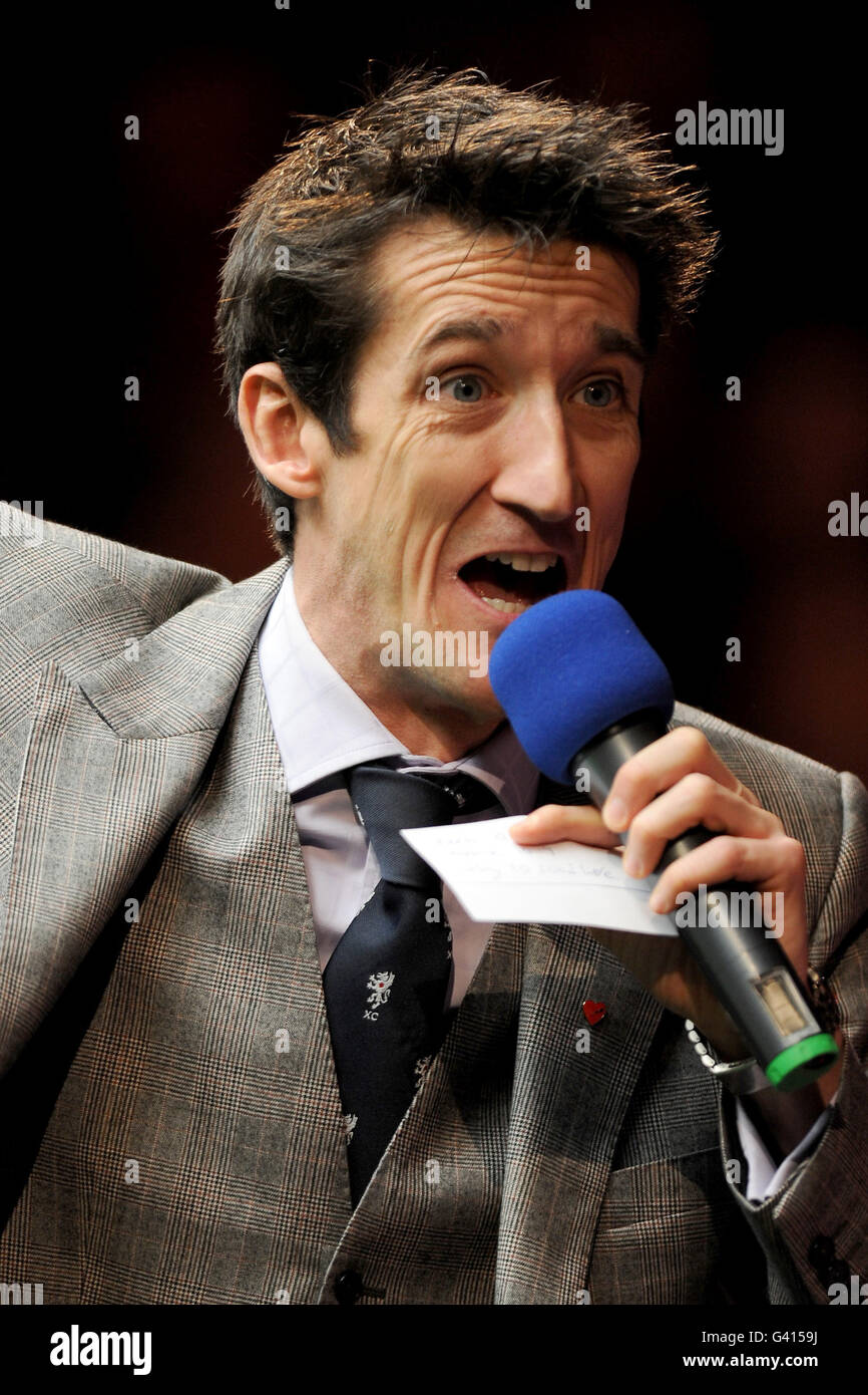 Snooker presenter hi-res stock photography and images - Alamy