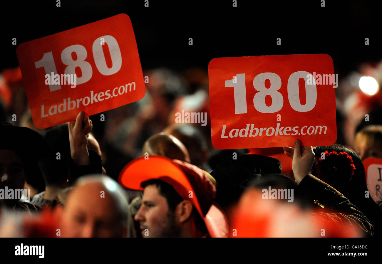 Alexandra palace darts crowd hi-res stock photography and images - Alamy