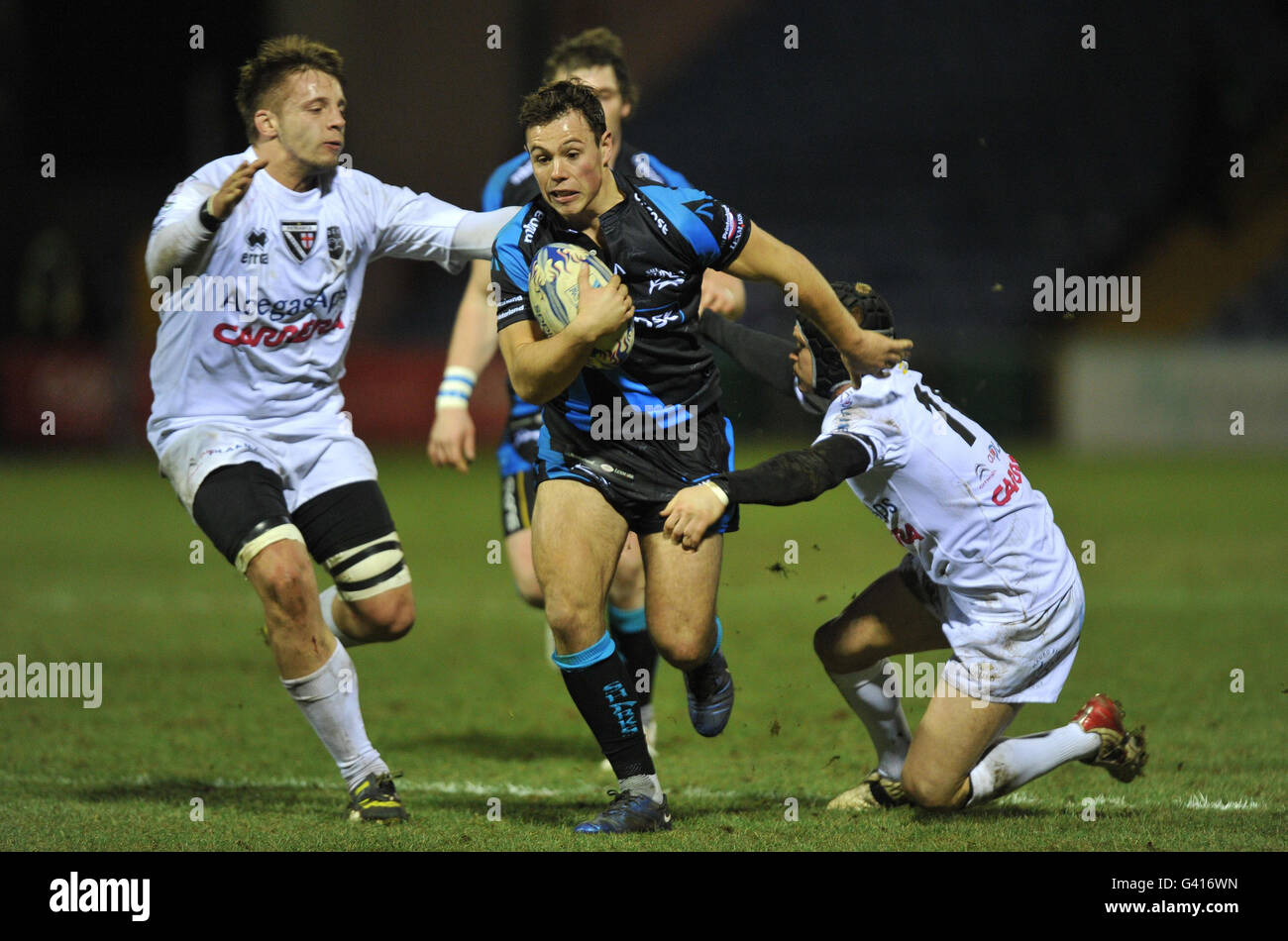 Rugbyu sale full length running mangsm hi-res stock photography and ...