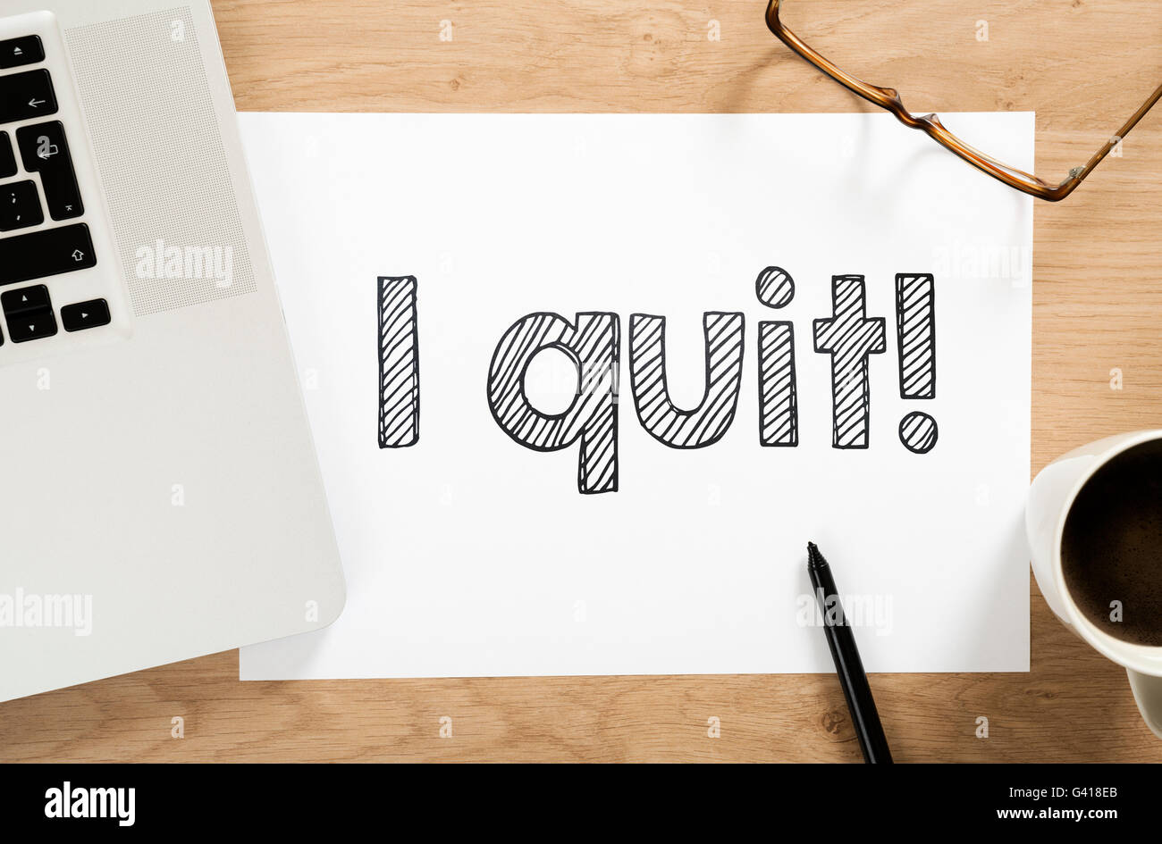 "I quit!" written paper on the office desk Stock Photo - Alamy