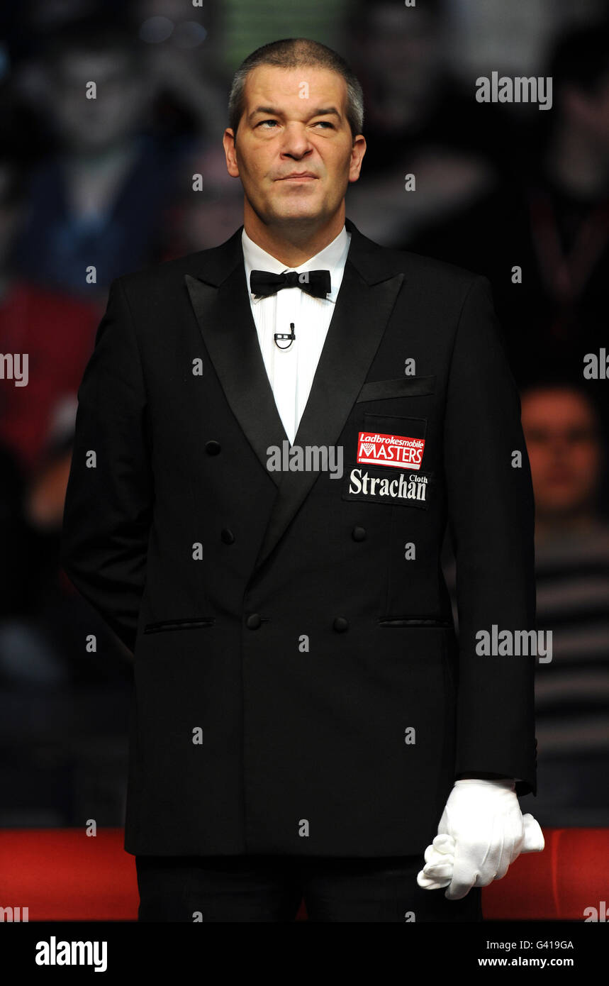 Snooker - Ladbrokes Mobile Masters - Day Seven - Wembley Arena. Referee Jan Verhaas Stock Photo ...