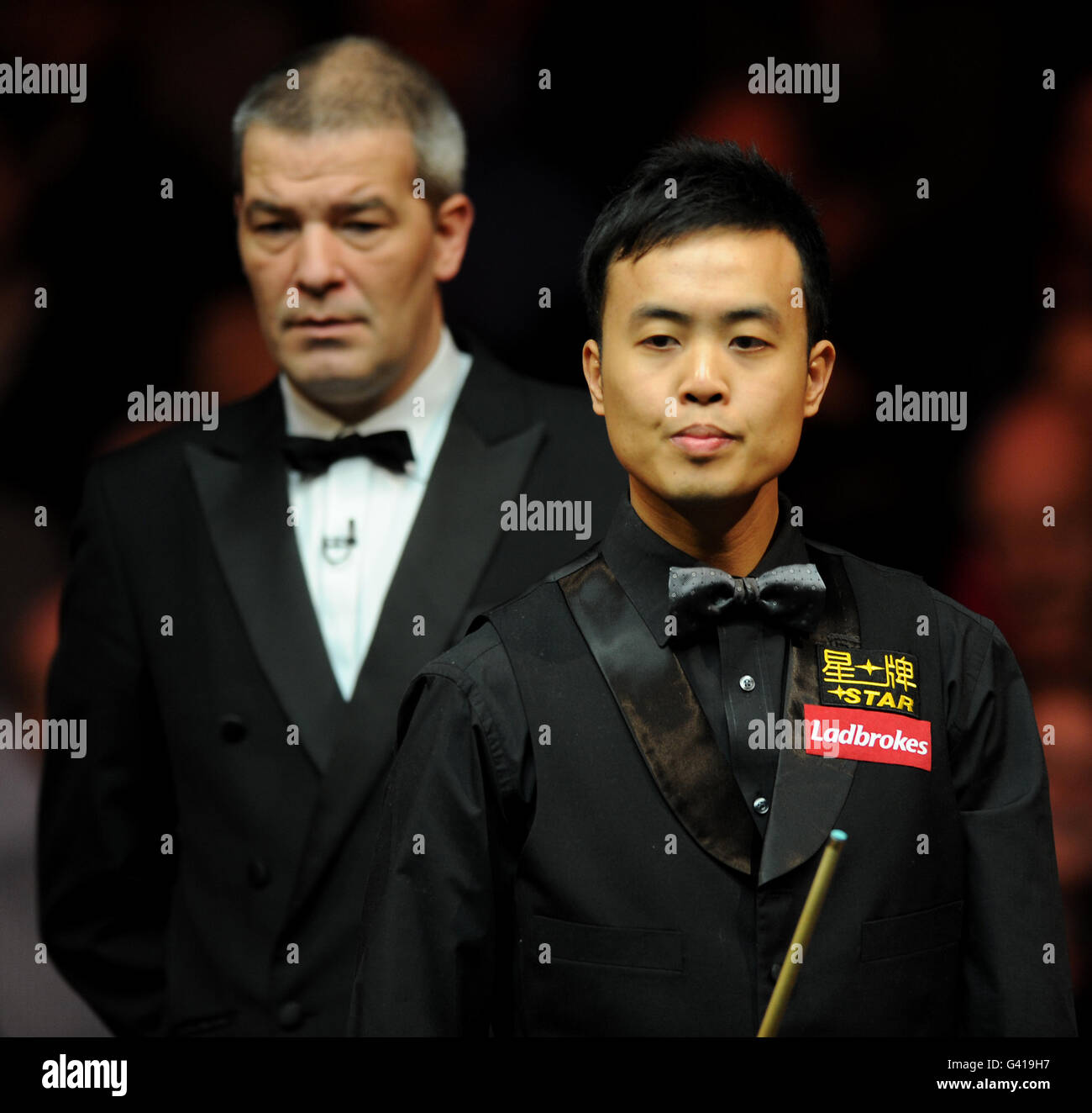 Snooker - Ladbrokes Mobile Masters - Day Seven - Wembley Arena. Referee ...