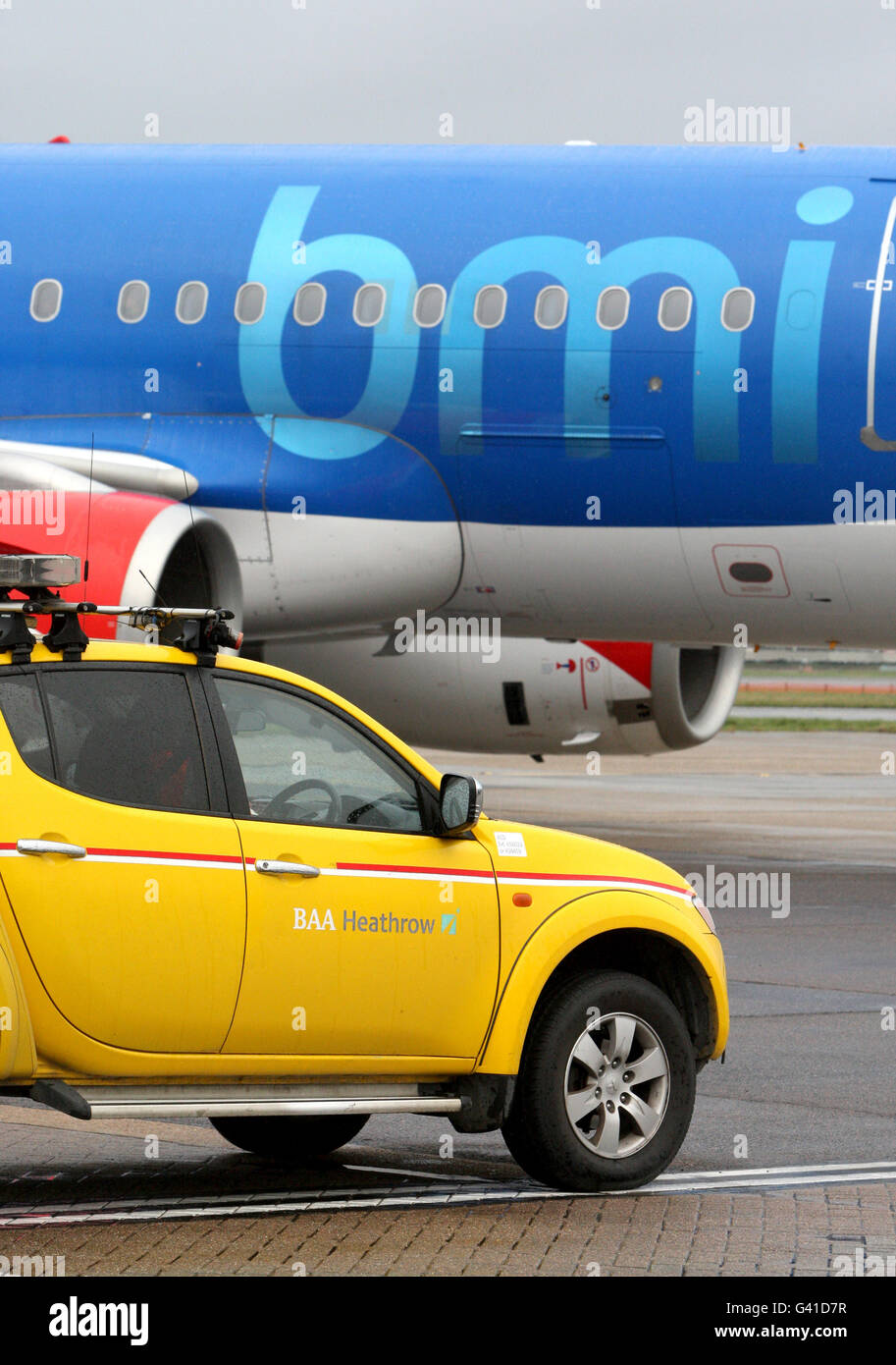 Bmi passenger jet heathrow airport hi-res stock photography and images ...