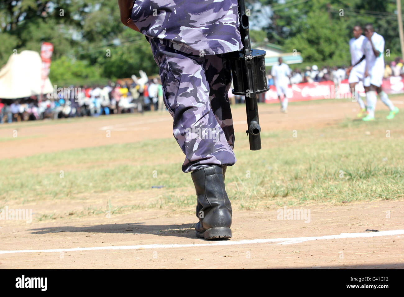 A Ugandan Police officer pictured in Kampala city Stock Photo - Alamy