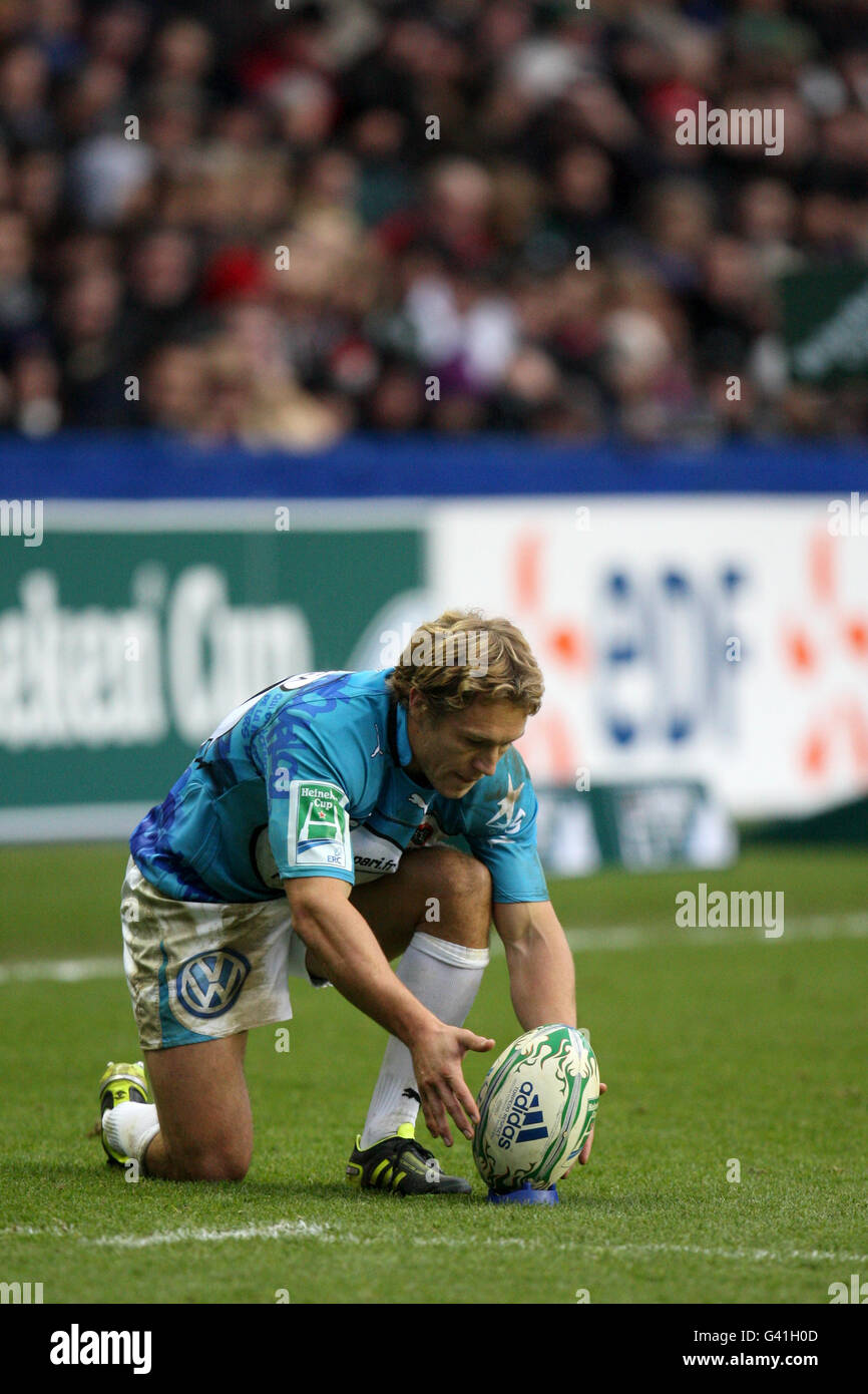Rugby full length penalty kick conversion hi-res stock photography and ...