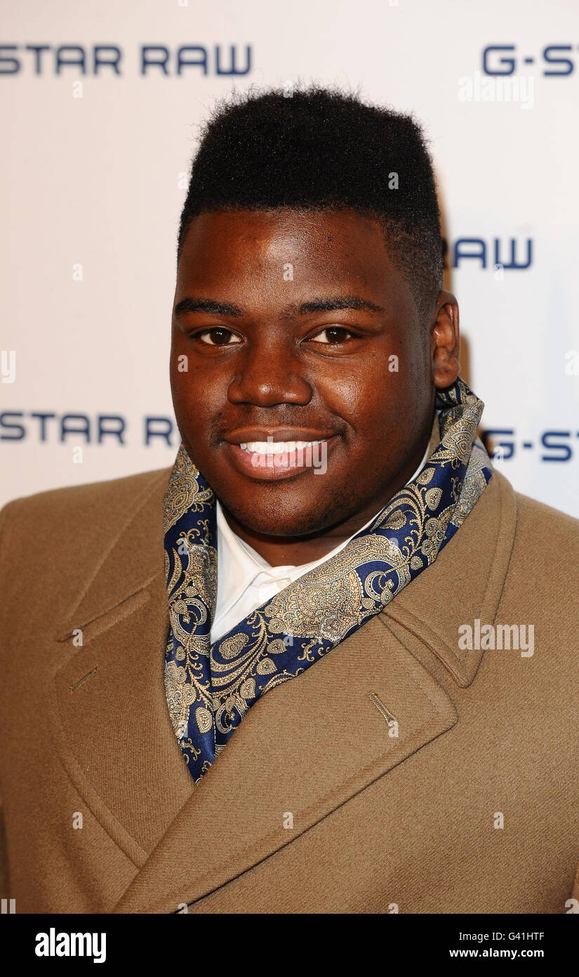 Showbiz gstarraw head shot headshot smiling mangpa hi-res stock ...