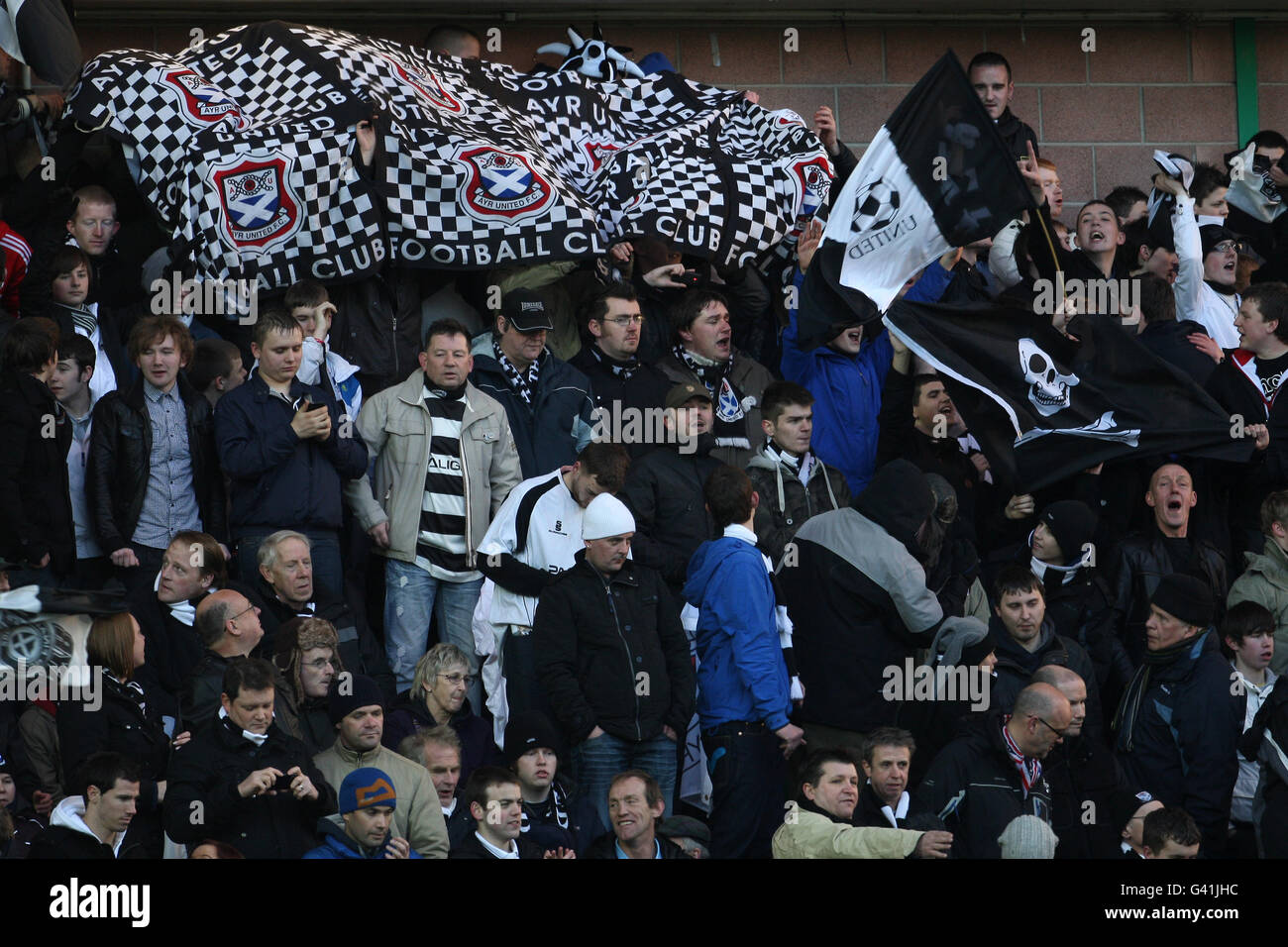Ayr united fans in the stands hi-res stock photography and images - Alamy