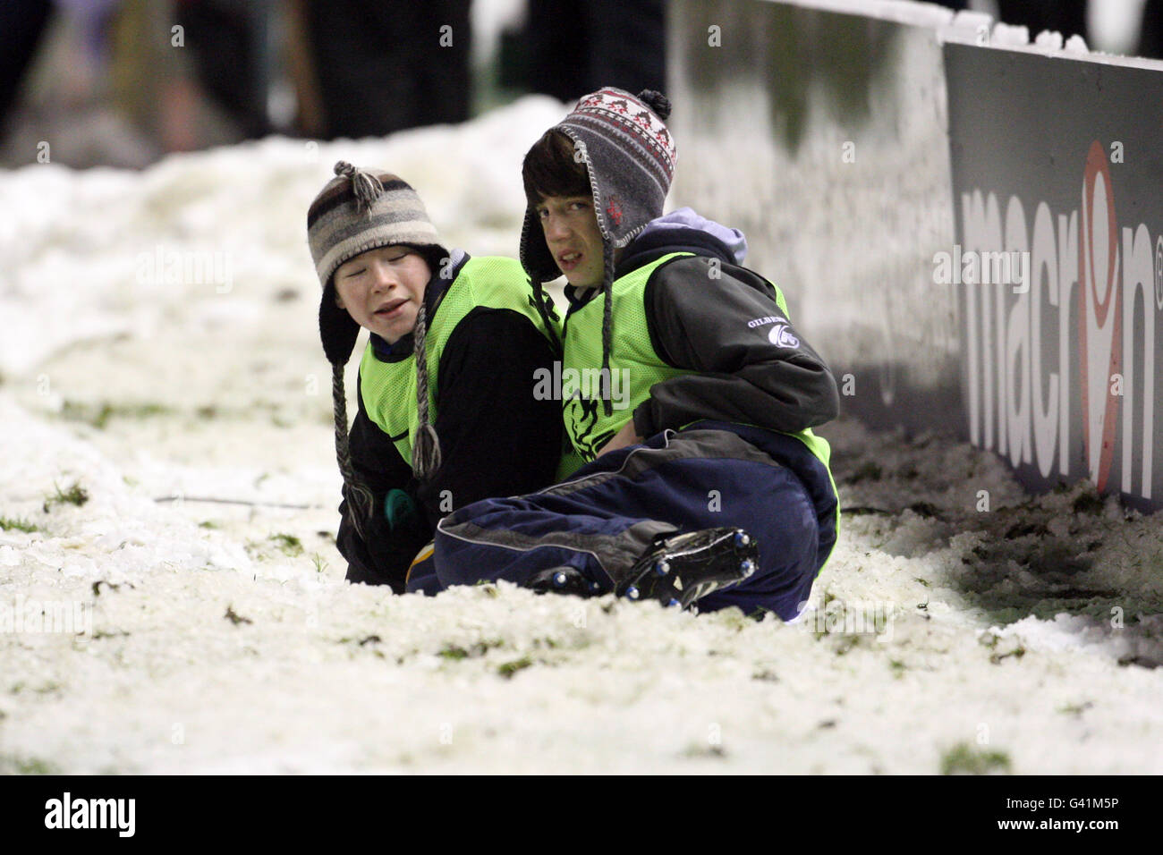 Snow on rugby pitch hi-res stock photography and images - Alamy