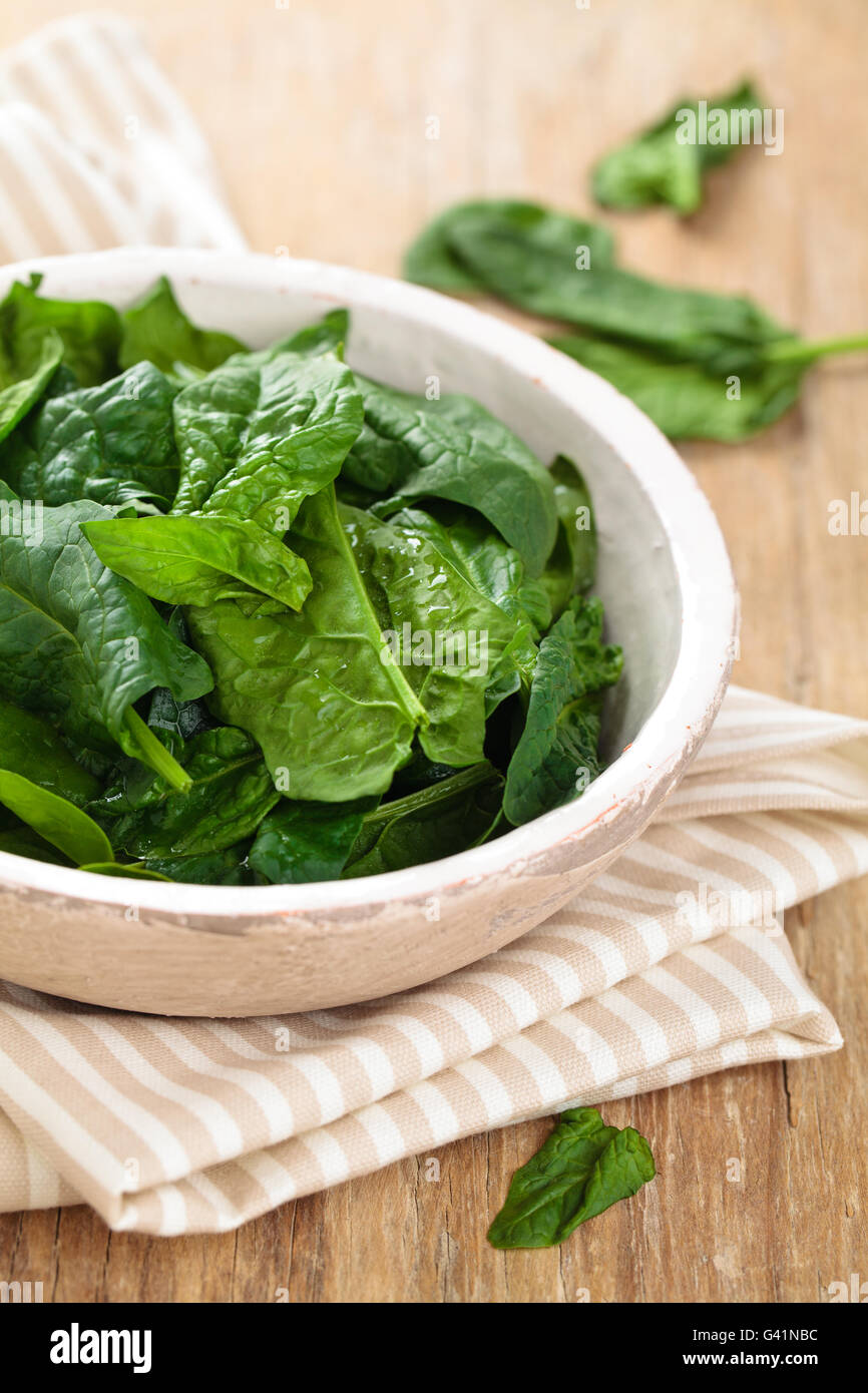 Spinach leaf hi-res stock photography and images - Alamy