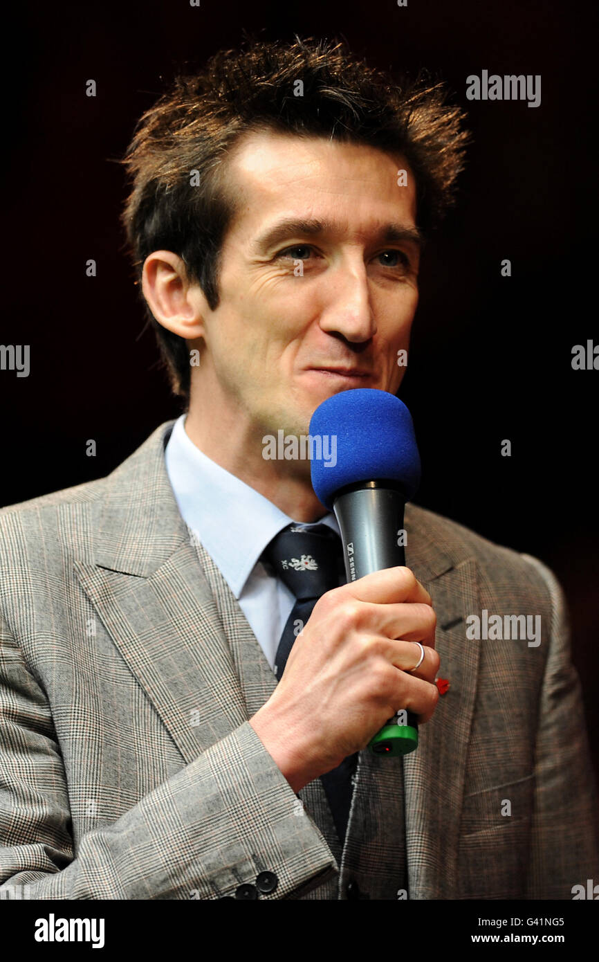 Bbc announcer hi-res stock photography and images - Alamy