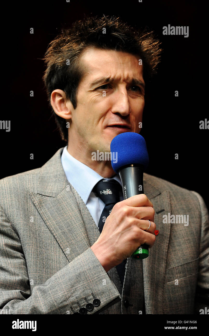 Bbc announcer hi-res stock photography and images - Alamy