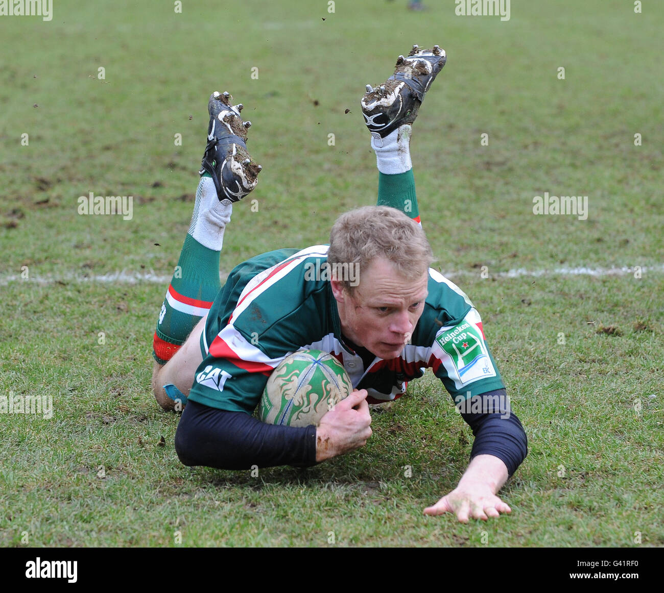 Leicester tigers scott hamilton scores a try hi-res stock photography ...